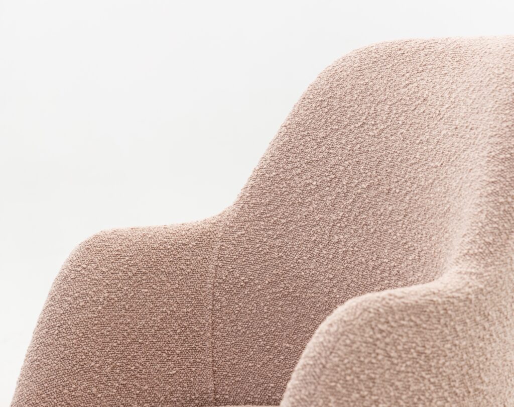 Scaun dining roz prafuit din tesatura boucle Caprice